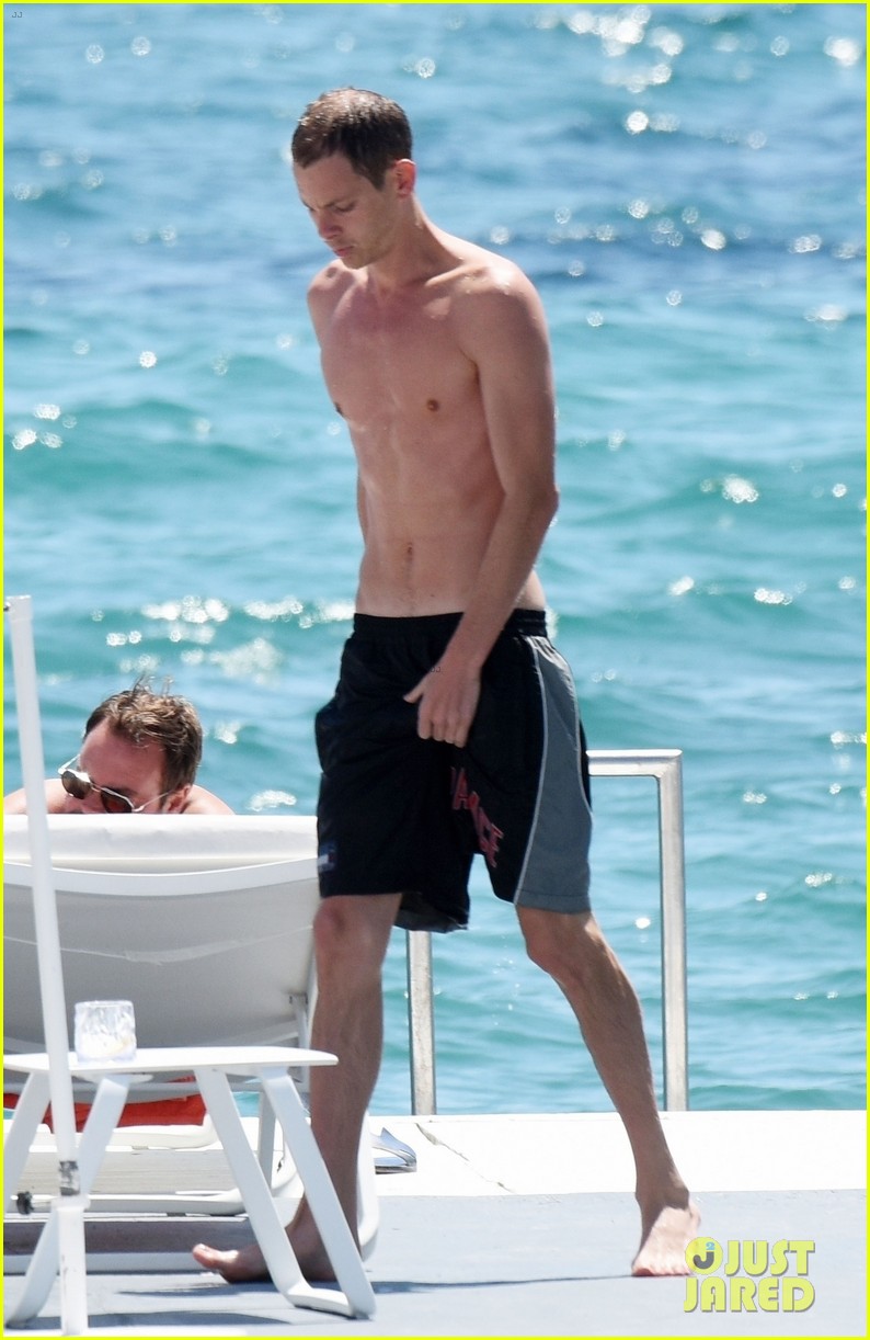 Bella Hadid & Boyfriend Marc Kalman Enjoy Warm Weather By The Sea With ...