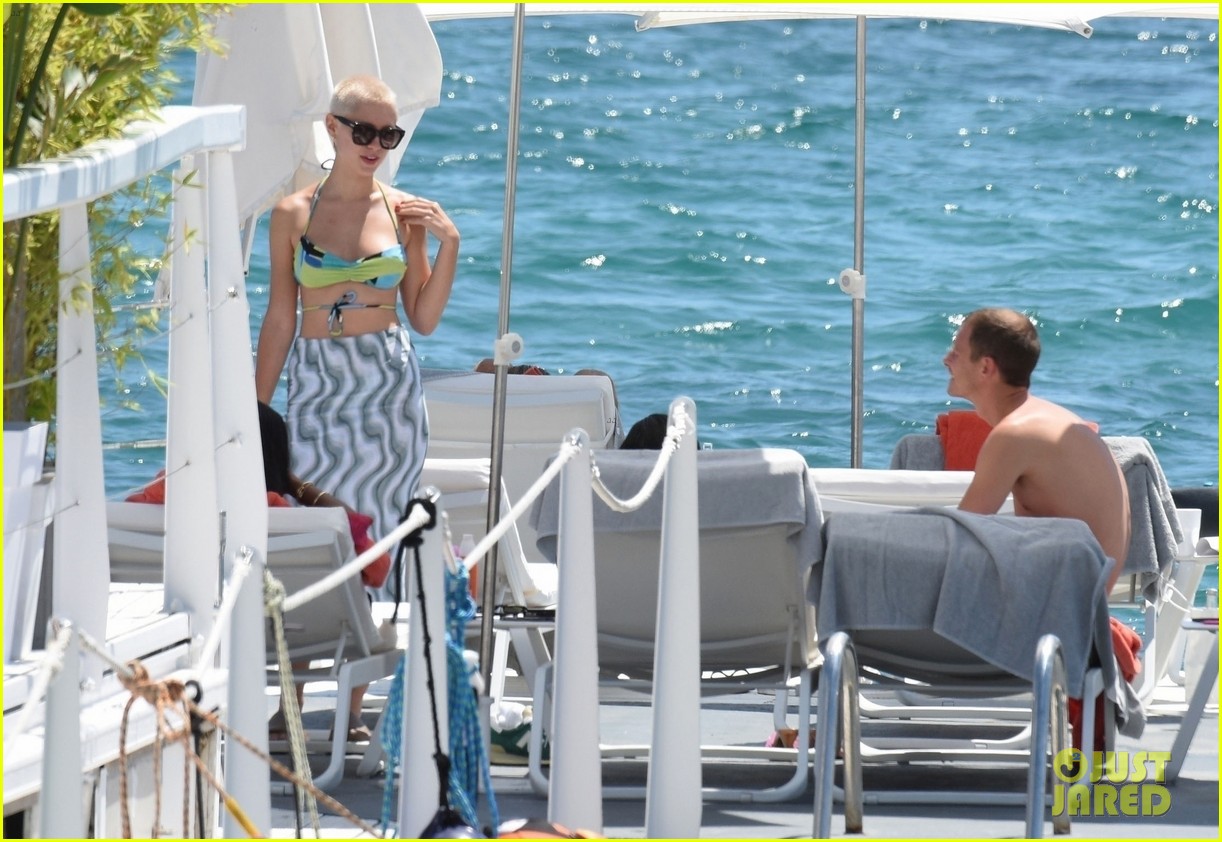 Bella Hadid & Boyfriend Marc Kalman Enjoy Warm Weather By The Sea With ...