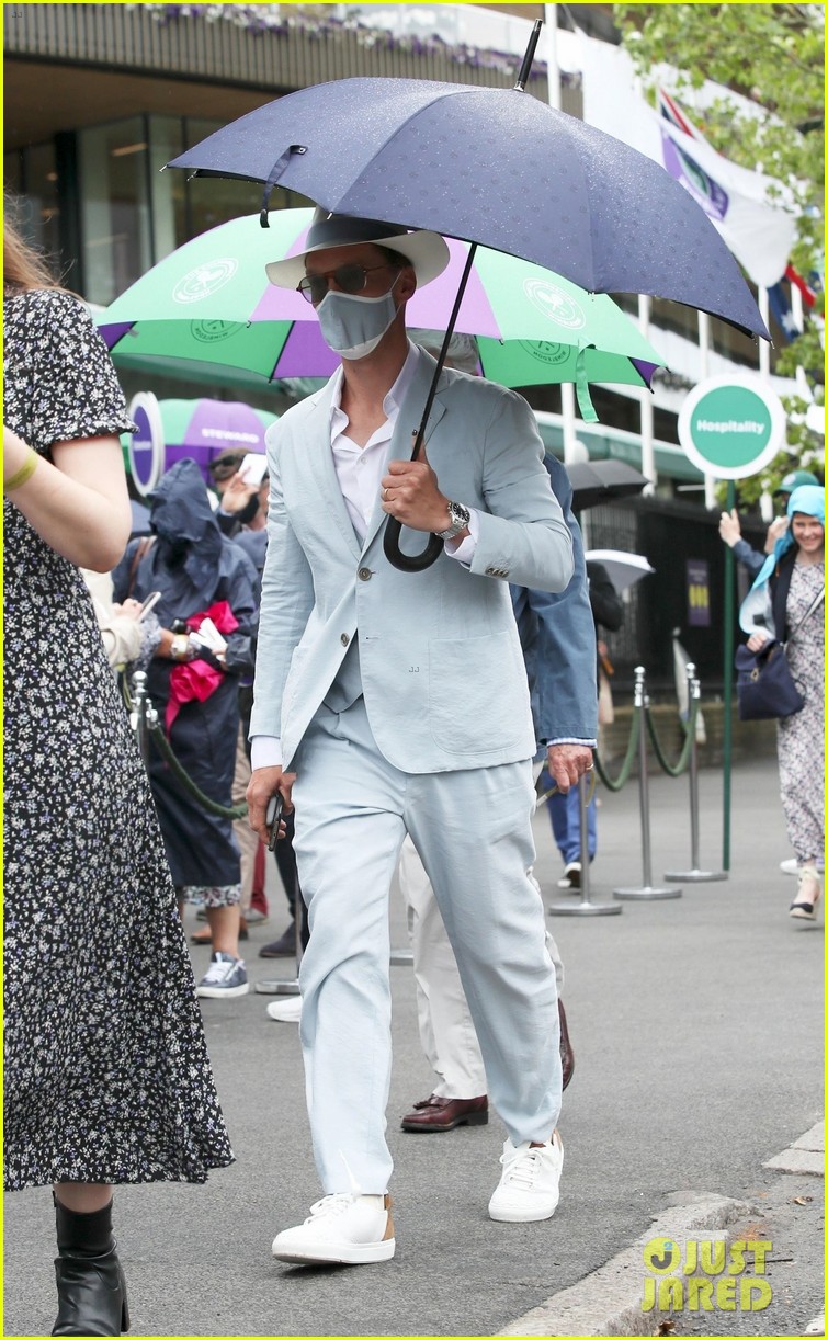 Benedict Cumberbatch Brings Dad Timothy Carlton To Wimbledon Match ...
