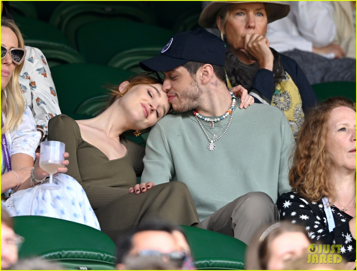 Phoebe Dynevor & Pete Davidson Flaunt Cute PDA at Wimbledon - First ...