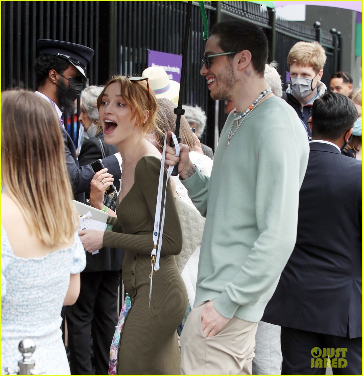 Photo: phoebe dynevor pete davidson at wimbledon 21 | Photo 4581065 ...