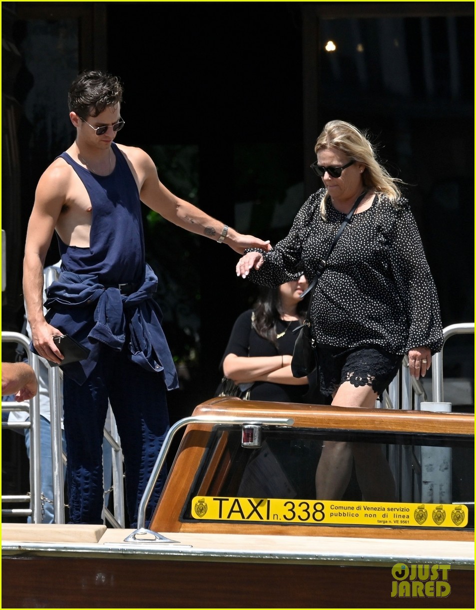 Brandon Flynn Shows Off His Fit Physique While in Venice!: Photo ...