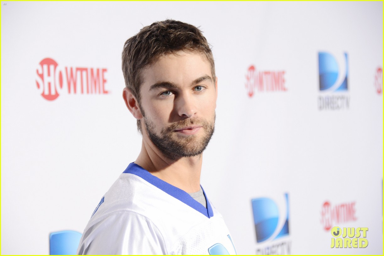 'Gossip Girl' Showrunner Reveals Who Was Originally Meant to Be Gossip ...