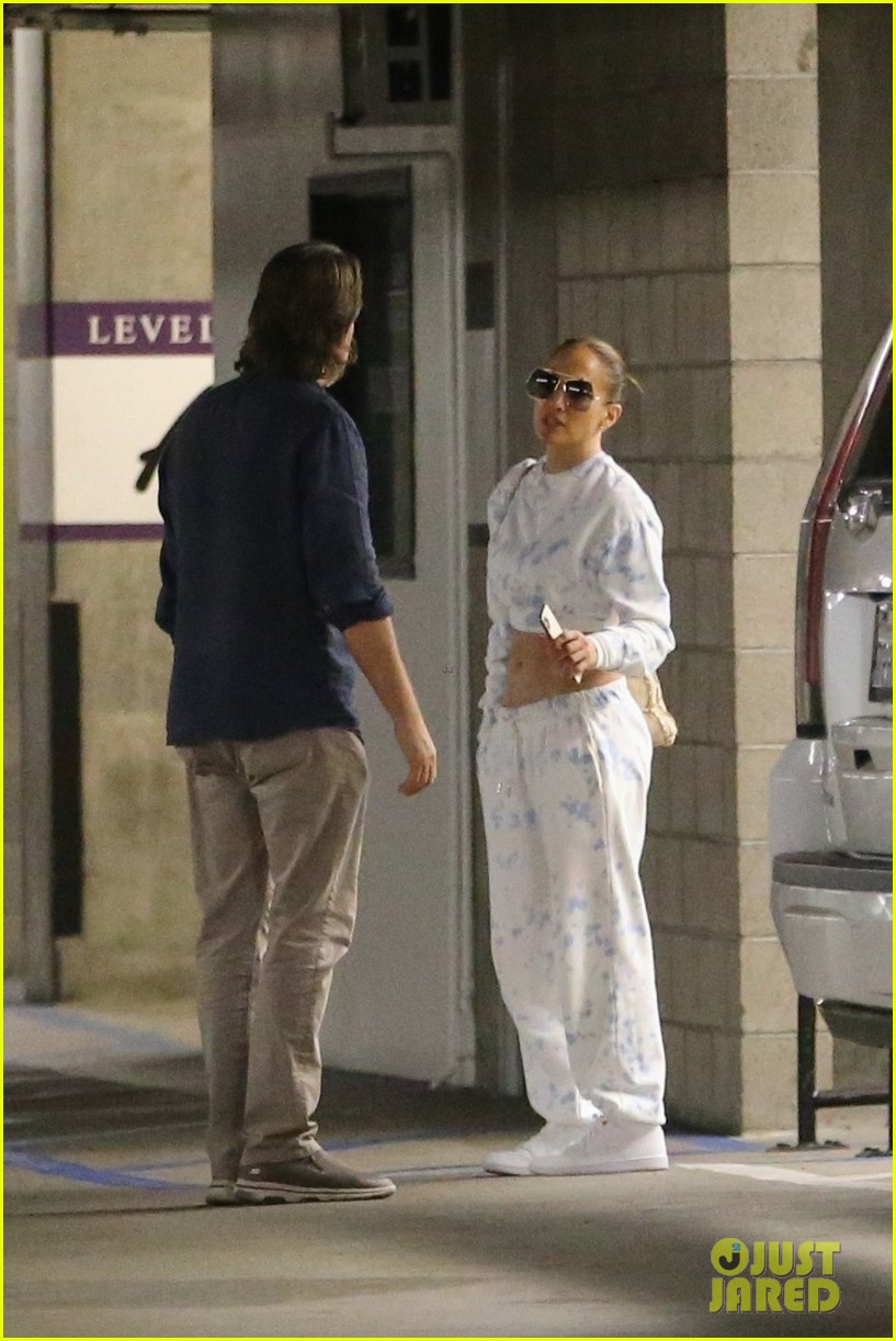 Jennifer Lopez Shows Off Midriff In Cute White Outfit While Stopping By ...
