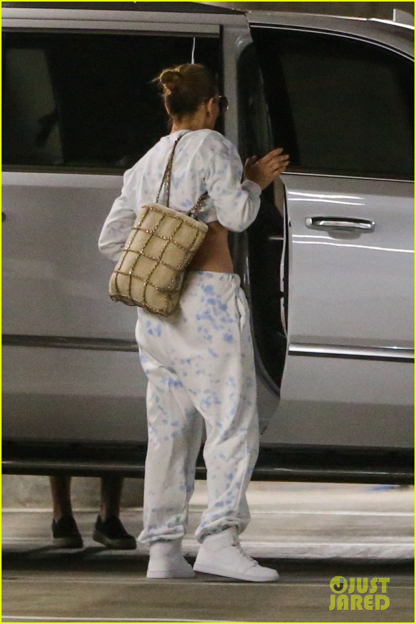 Jennifer Lopez Shows Off Midriff In Cute White Outfit While Stopping By ...