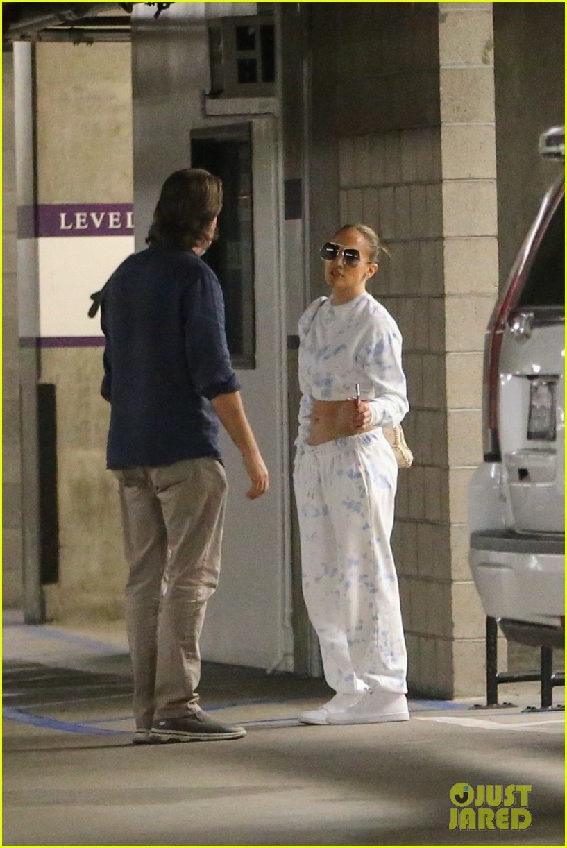 Jennifer Lopez Shows Off Midriff In Cute White Outfit While Stopping By ...