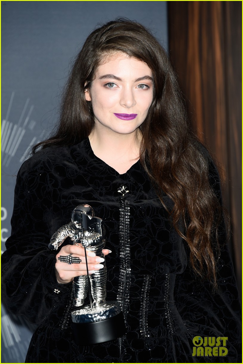 Lorde Reveals What Surprised Her Most About Pop Stardom: Photo 4596113 ...