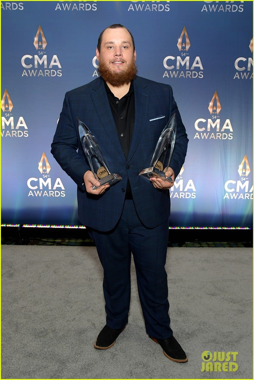 Luke Combs Pays for Funerals of 3 Fans Who Died After Concert: Photo ...