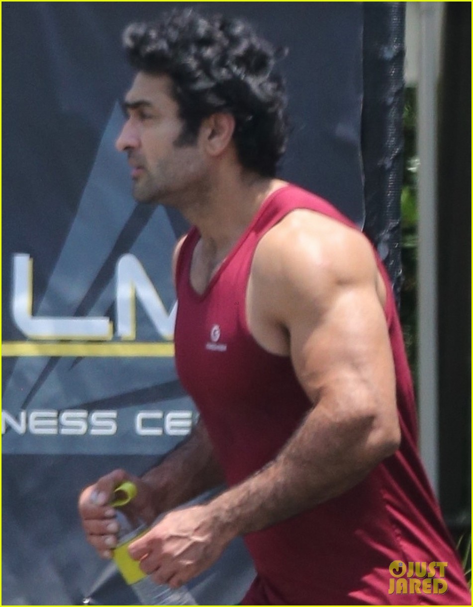 Kumail Nanjiani Puts Massive Muscles on Full Display During Workout ...