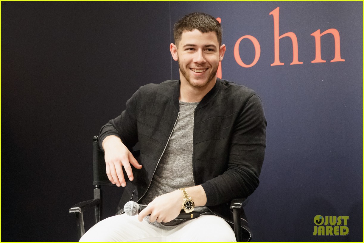 Nick Jonas Shaves Off His Facial Hair 'For the First Time in a Long ...