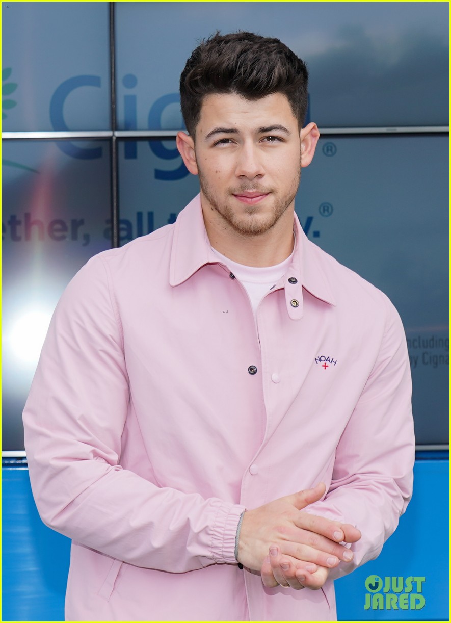 Nick Jonas Shaves Off His Facial Hair 'For the First Time in a Long ...