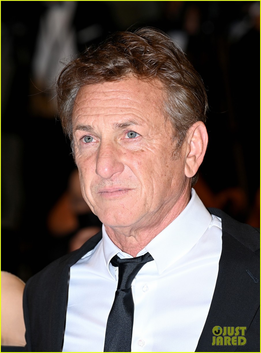 Sean Penn Walks the Red Carpet with His Kids at 'Flag Day' Cannes ...