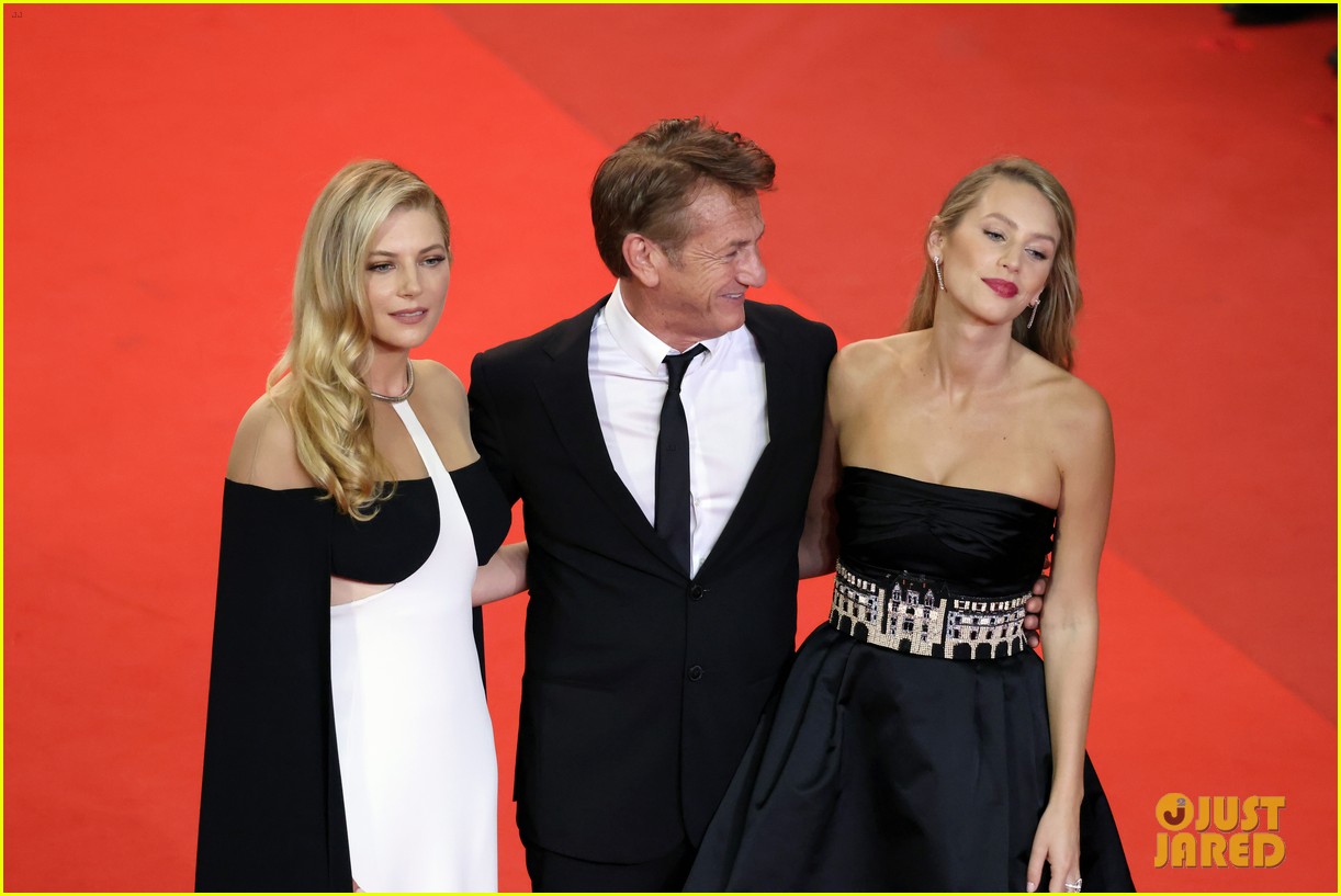 Sean Penn Walks the Red Carpet with His Kids at 'Flag Day' Cannes ...
