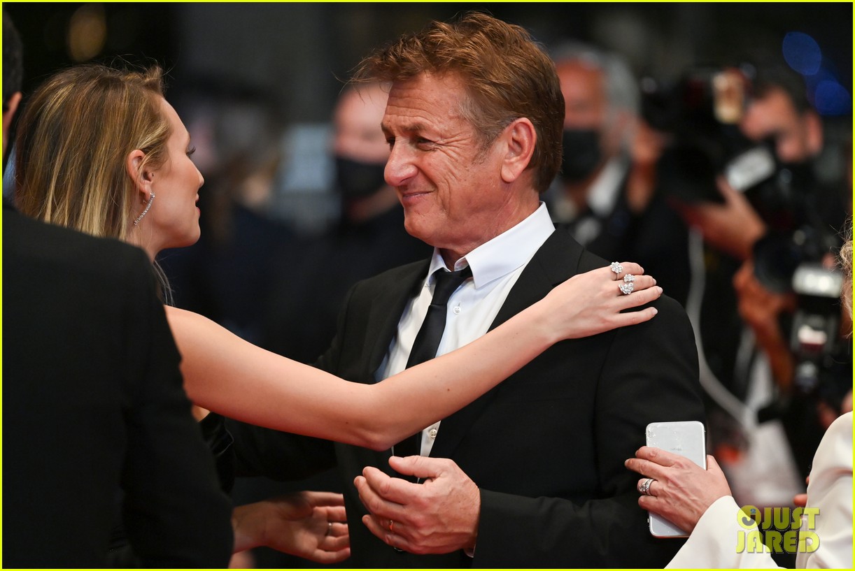 Sean Penn Walks the Red Carpet with His Kids at 'Flag Day' Cannes ...