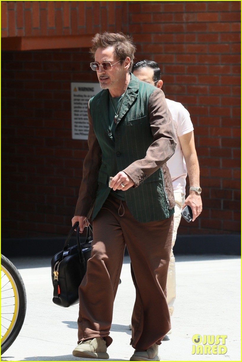 Photo: robert downey jr eclectic outfit 16 | Photo 4588950 | Just Jared