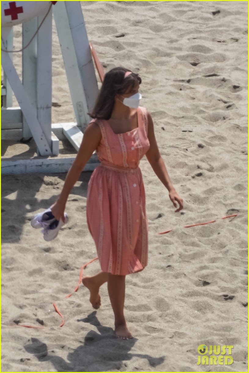 Steven Spielberg Films a Beach Scene for 'The Fabelmans' with Newcomer ...