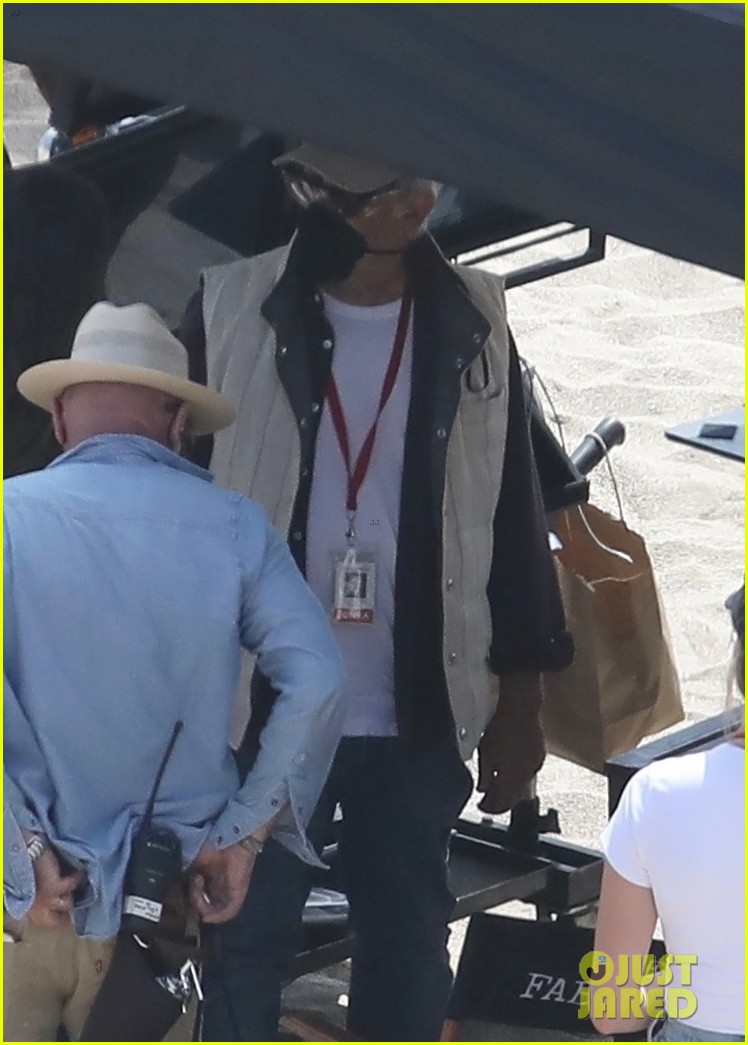 Steven Spielberg Films a Beach Scene for 'The Fabelmans' with Newcomer ...