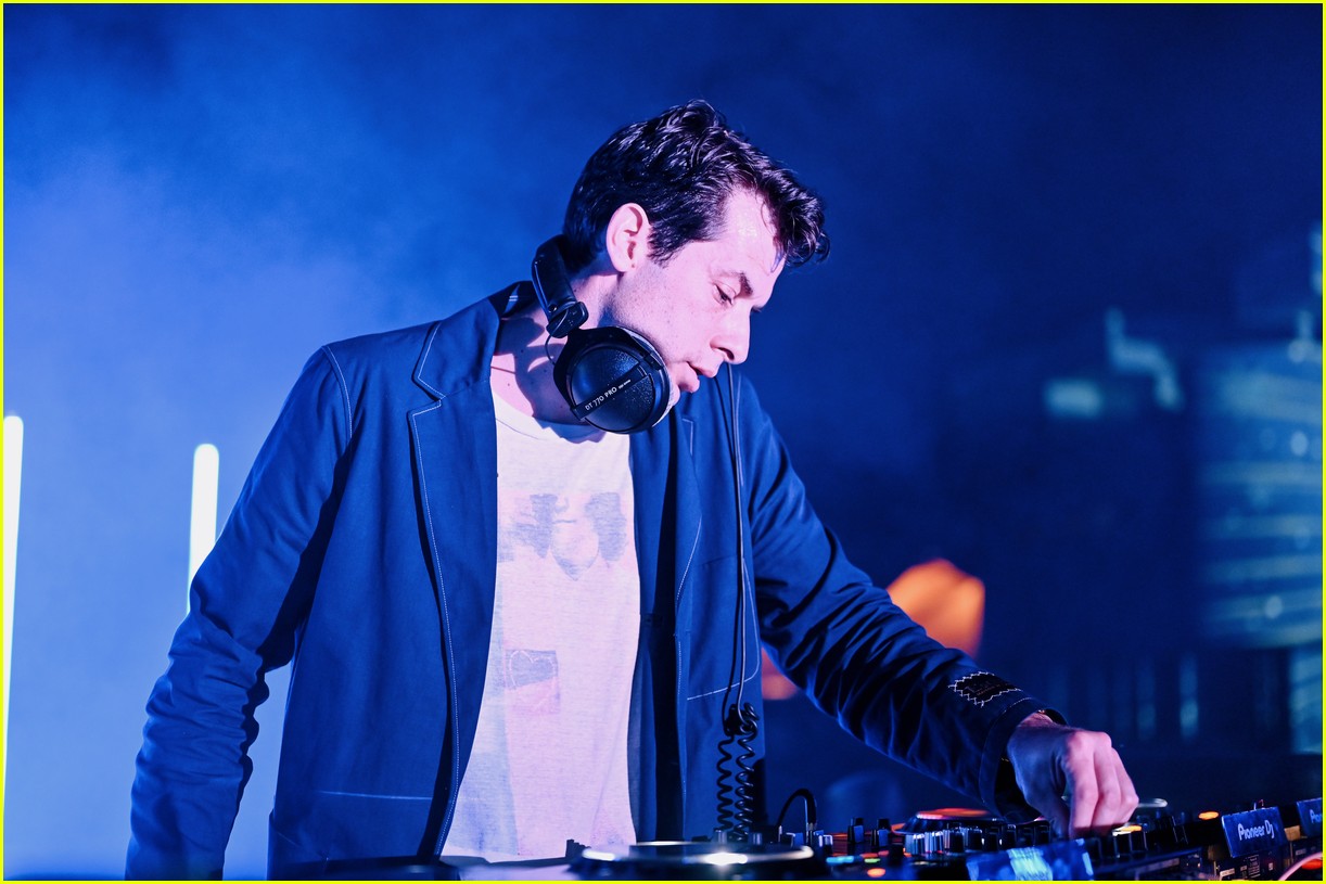 Mark Ronson & Grace Gummer Make First Official Appearance as a Couple ...