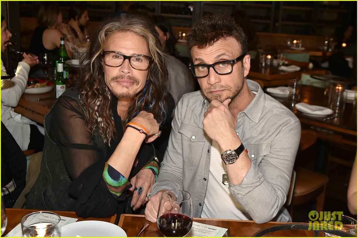 Britney Spears' Longtime Manager Says She Intends on Retiring, So He ...