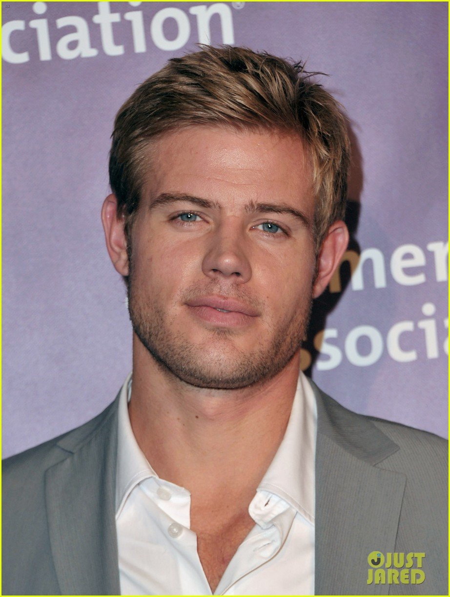 90210's Trevor Donovan Comments on Older Actors Playing Teens: 'Get ...