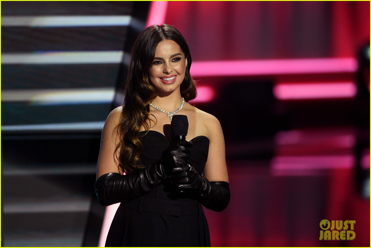 Addison Rae Recalls 'Crying Hysterically' When She Learned She'd Been ...