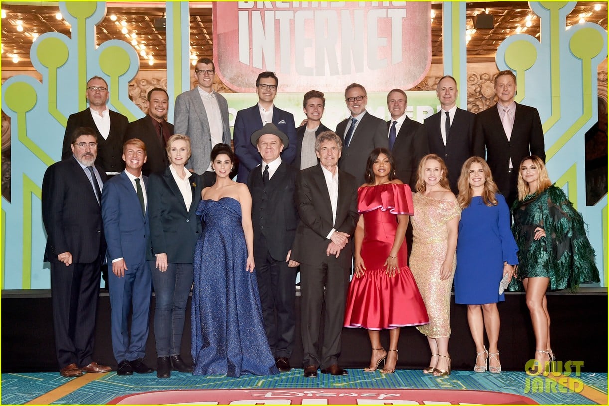 Alfred Molina Tears Up In Sweet Photos While Getting Married To 'Frozen ...