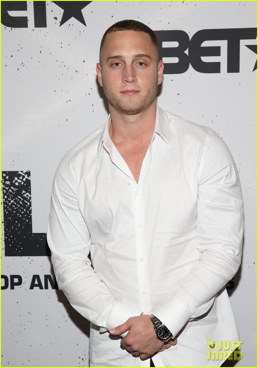 Chet Hanks Rants Against Vaccine & Masks After His Parents Tom Hanks ...