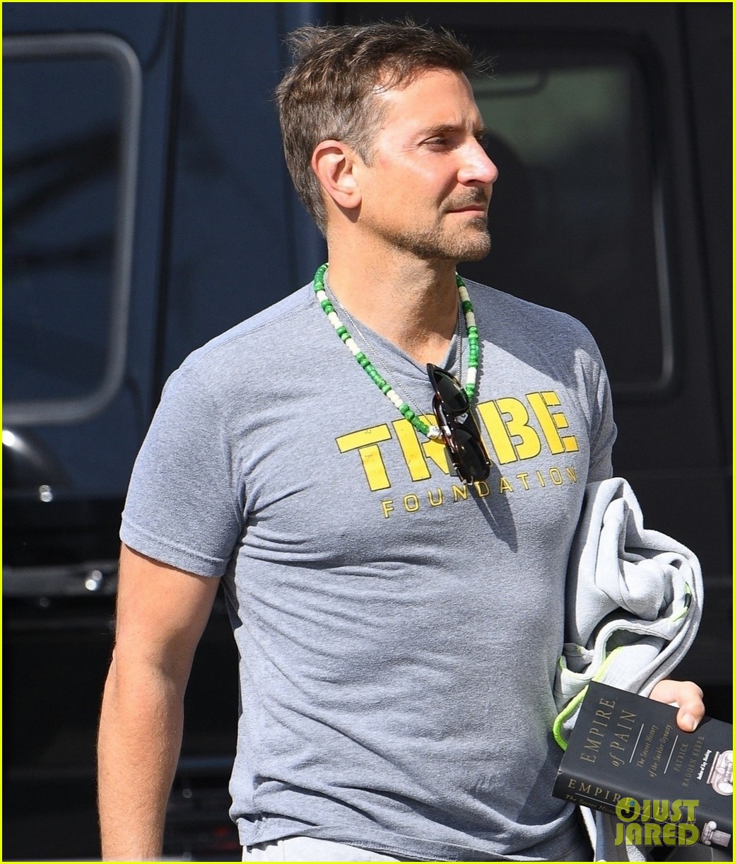 Photo Bradley Cooper Arrives At Office For Morning Meeting 06 Photo photo-bradley-cooper-arrives-at-office-for-morning-meeting-06-photo