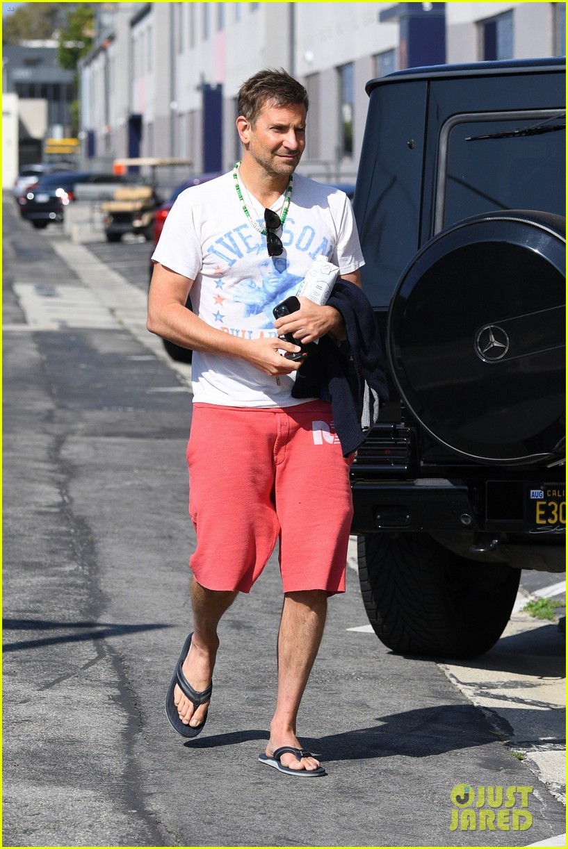 Photo Bradley Cooper Arrives At Office For Morning Meeting 07 Photo photo-bradley-cooper-arrives-at-office-for-morning-meeting-07-photo