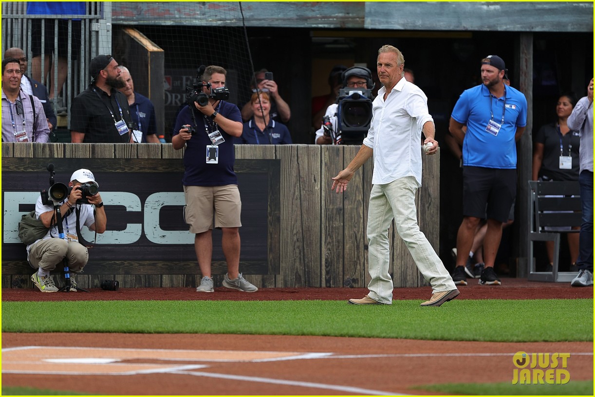 Kevin Costner Makes Special Appearance at Field of Dreams Baseball Game ...