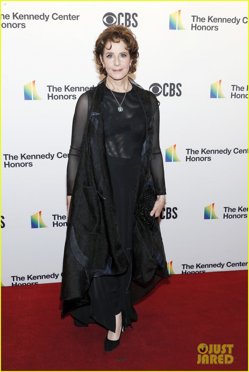 'A League of Their Own' Almost Starred Debra Winger In Geena Davis's ...