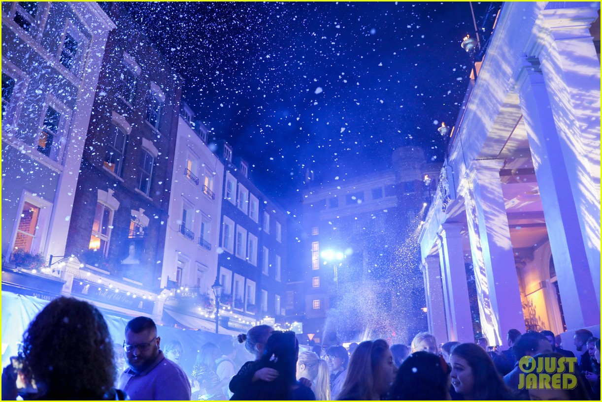 'Frozen,' Starring Samantha Barks as Elsa, Opens in London with a ...