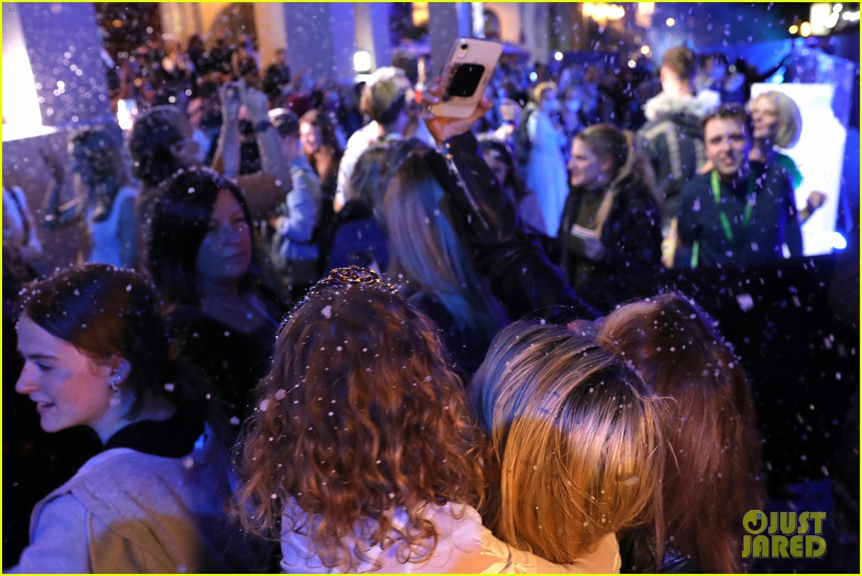 'Frozen,' Starring Samantha Barks as Elsa, Opens in London with a ...