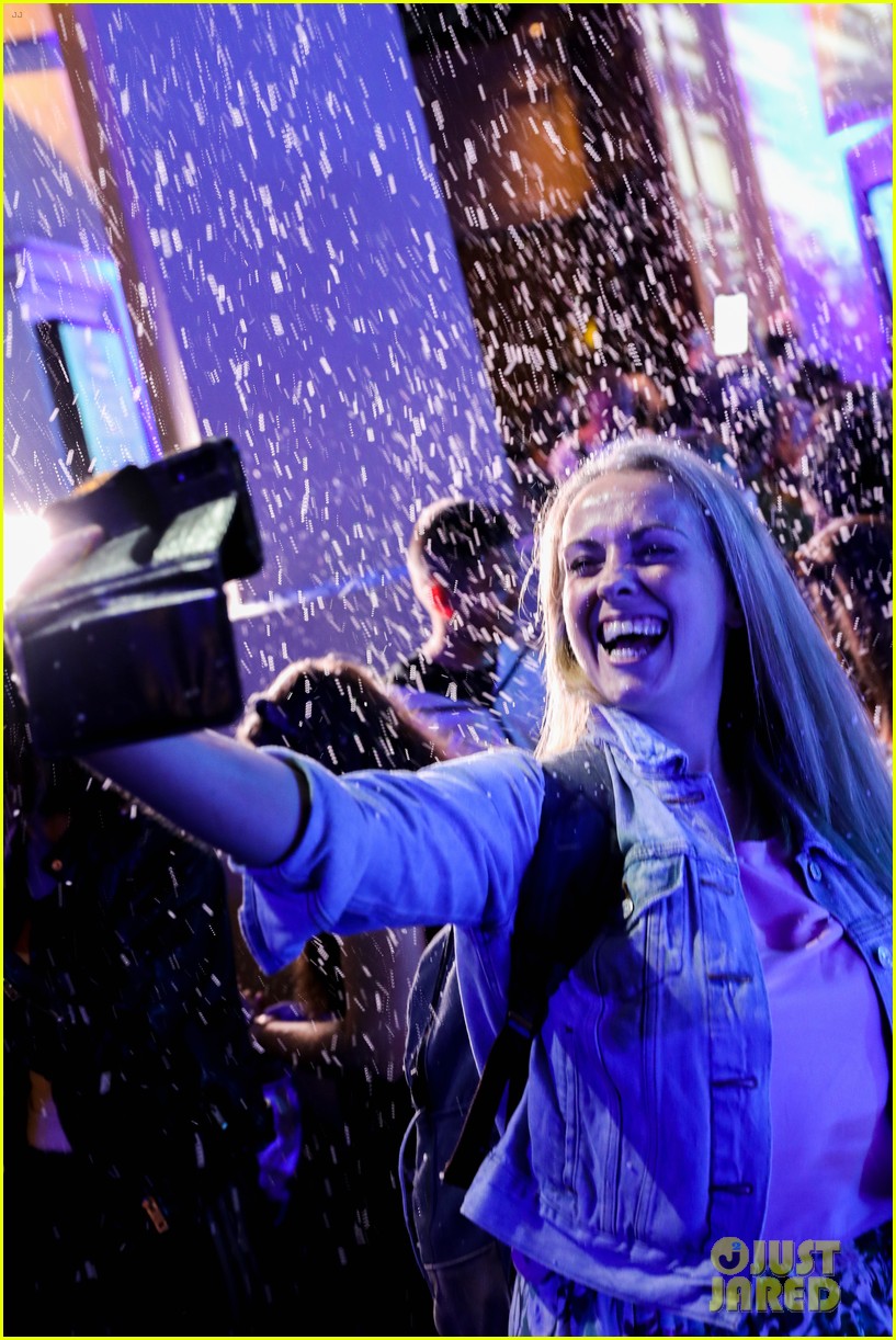 'Frozen,' Starring Samantha Barks as Elsa, Opens in London with a ...