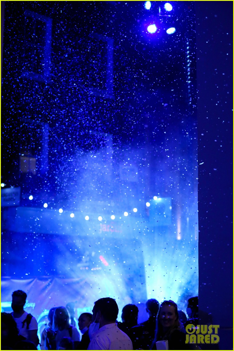 'Frozen,' Starring Samantha Barks as Elsa, Opens in London with a ...