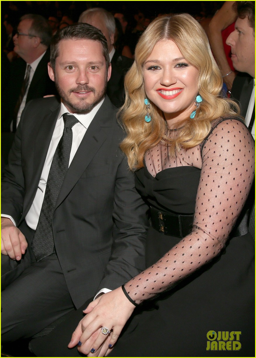 Kelly Clarkson Asks Judge to Restore Her Old Name Amid Divorce Dispute ...