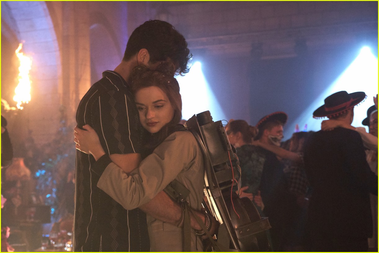 Here's Why Joey King's Hair in 'The Kissing Booth 3' Is Still a Wig ...