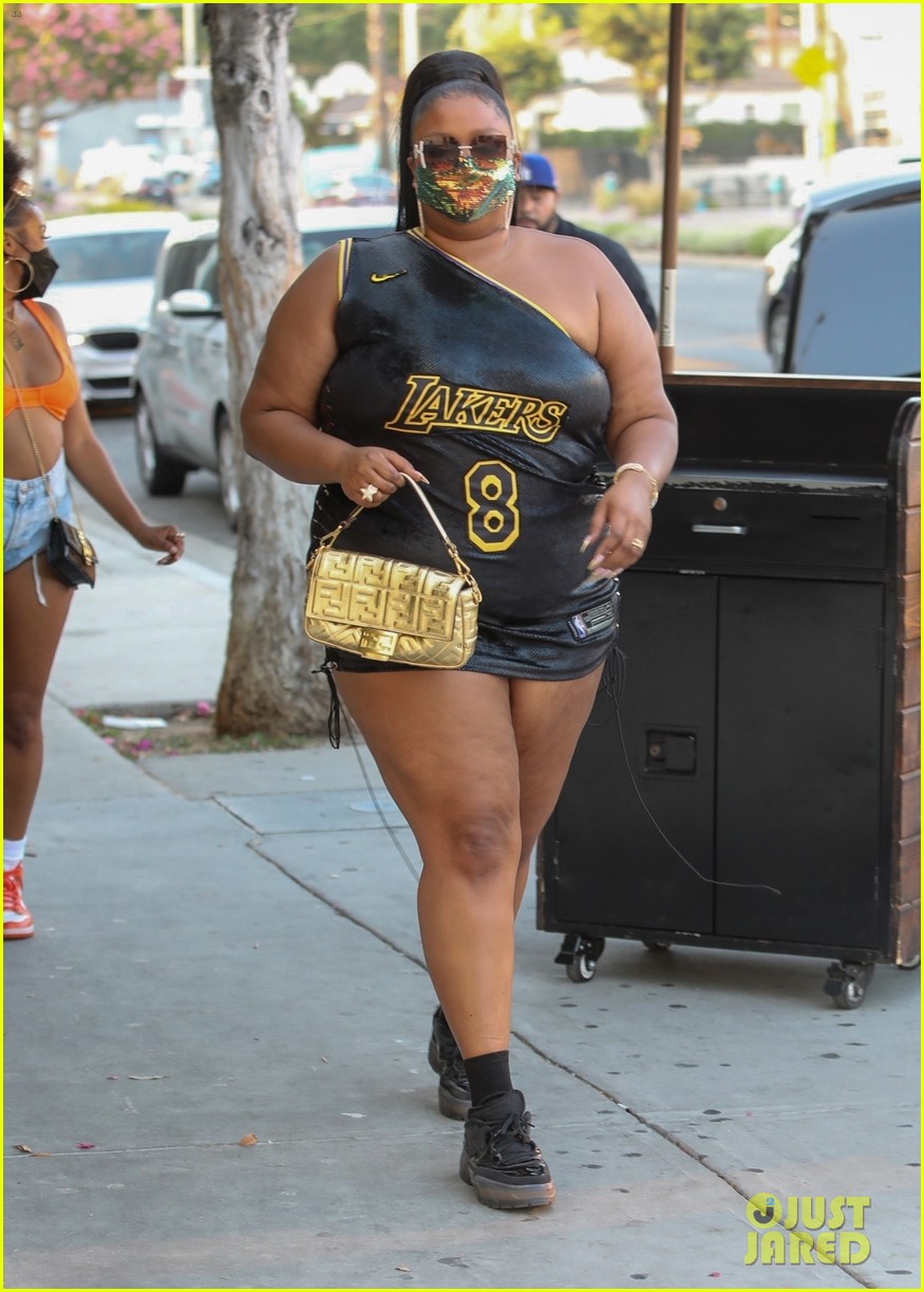 Lizzo Drives Around Beverly Hills Blasting Her New Song 'Rumors': Photo ...