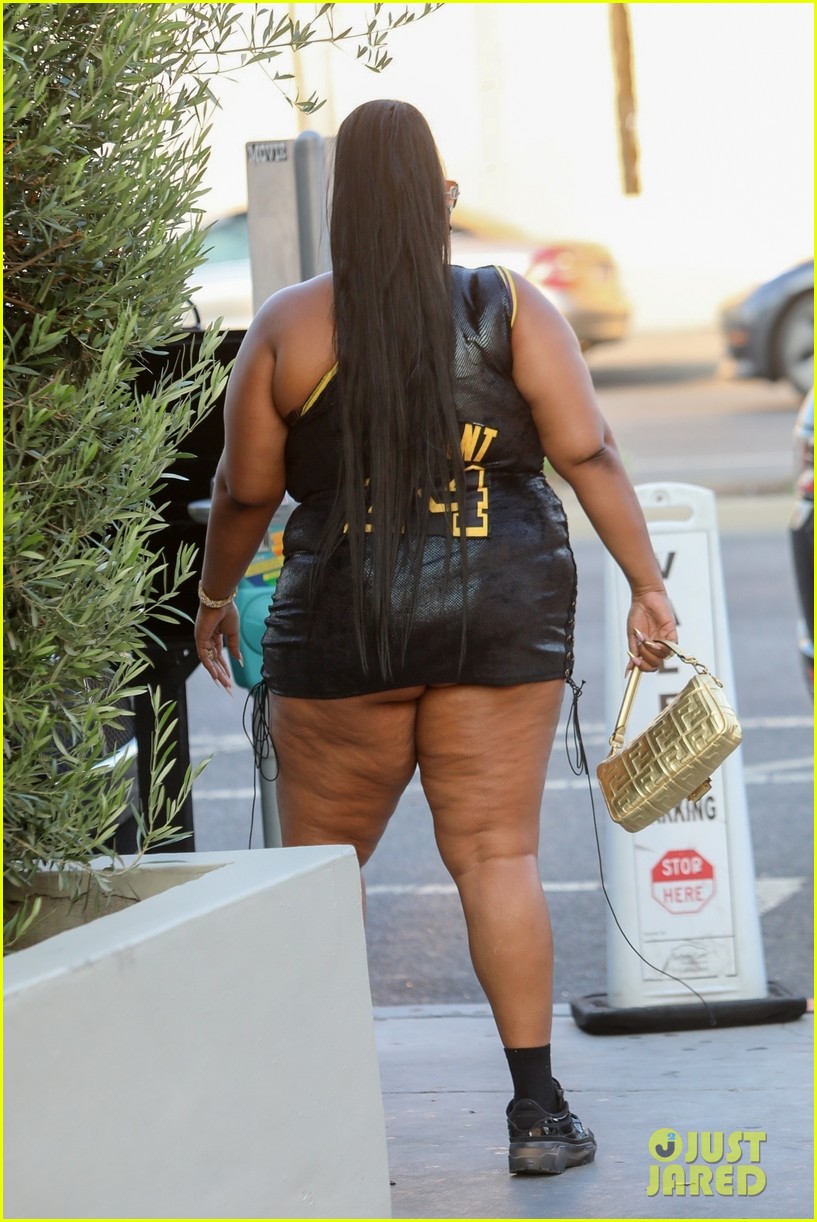 Lizzo Drives Around Beverly Hills Blasting Her New Song 'Rumors': Photo ...