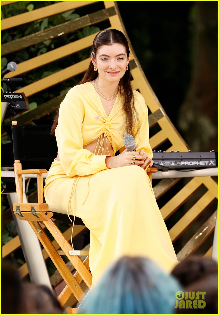 Lorde Performs 'Solar Power' on 'The Late Late Show' - Watch Here ...