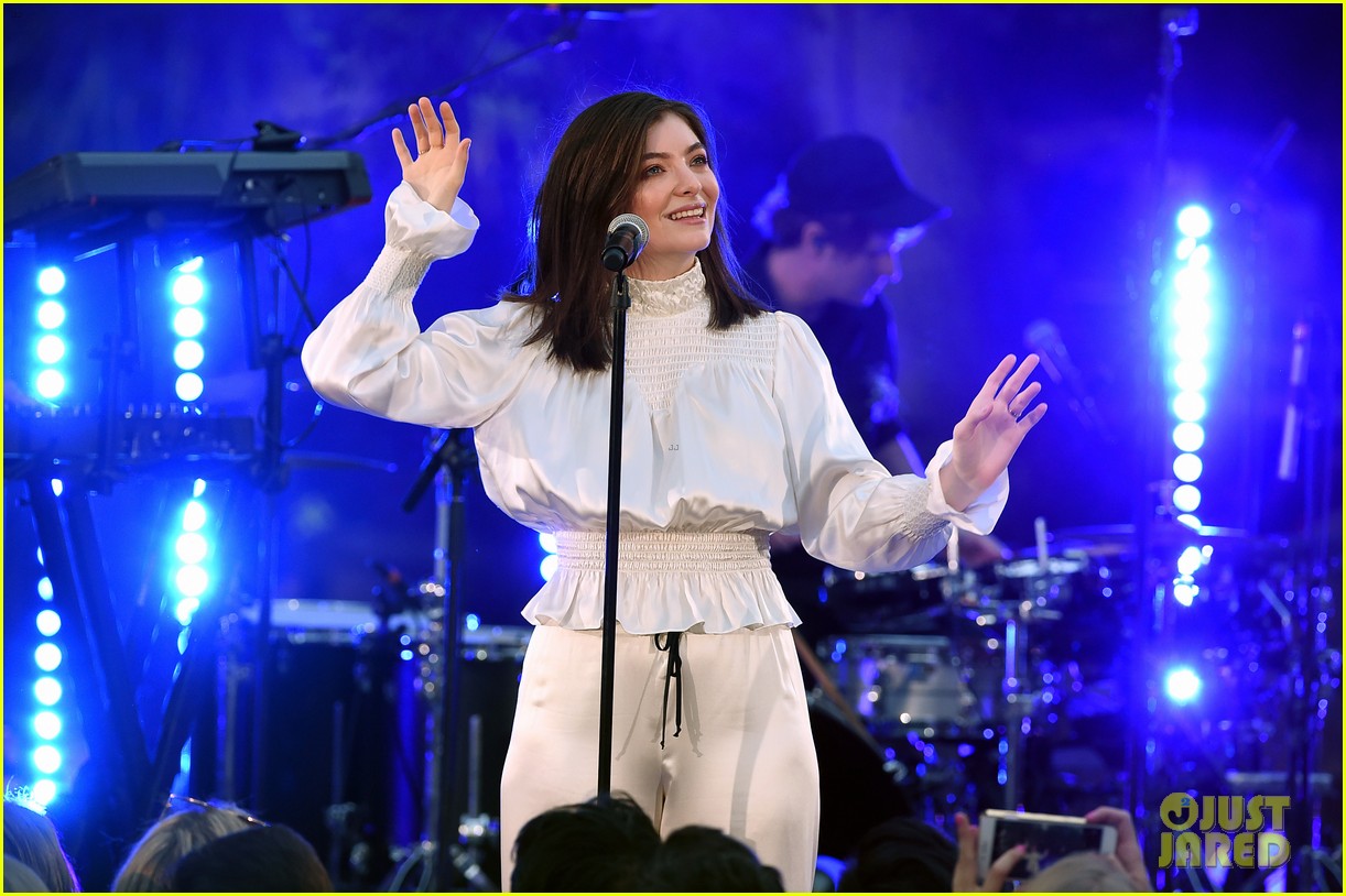Lorde Says Trying To Replicate 'Royals' Success With New Music is a ...