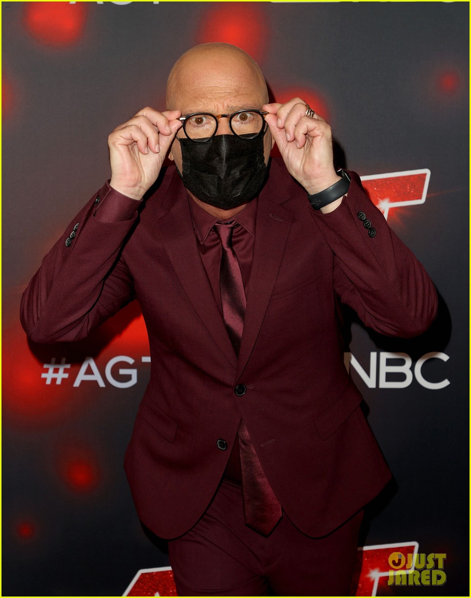 Howie Mandel Fools Around with His Face Mask at 'AGT' Live Show with ...