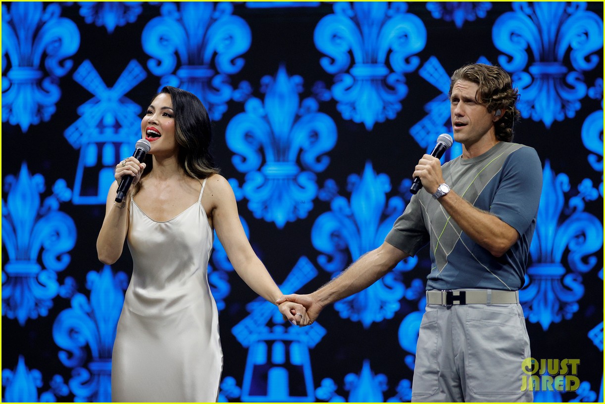 'Moulin Rouge' Stars Perform at U.S. Open to Get Ready for Broadway ...