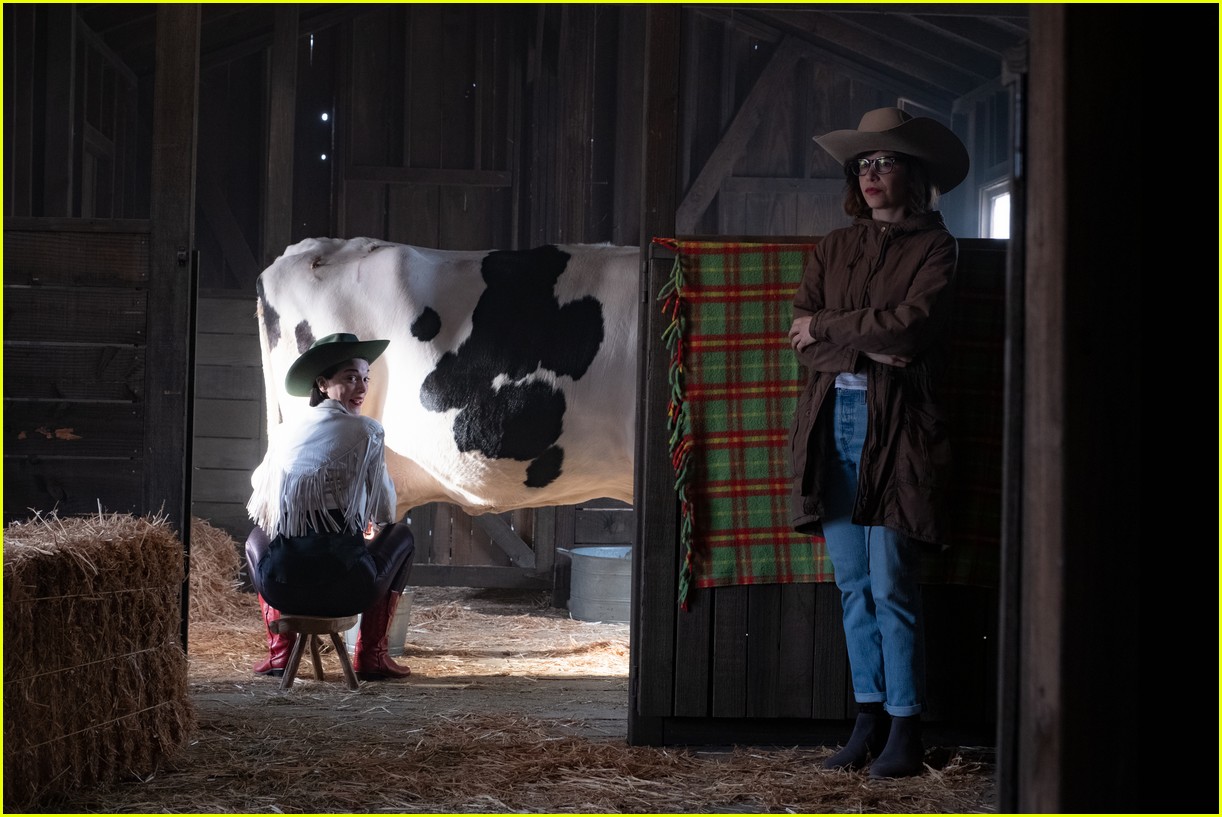 Dakota Johnson Makes a Cameo in 'The Nowhere Inn' Trailer - Watch Now ...