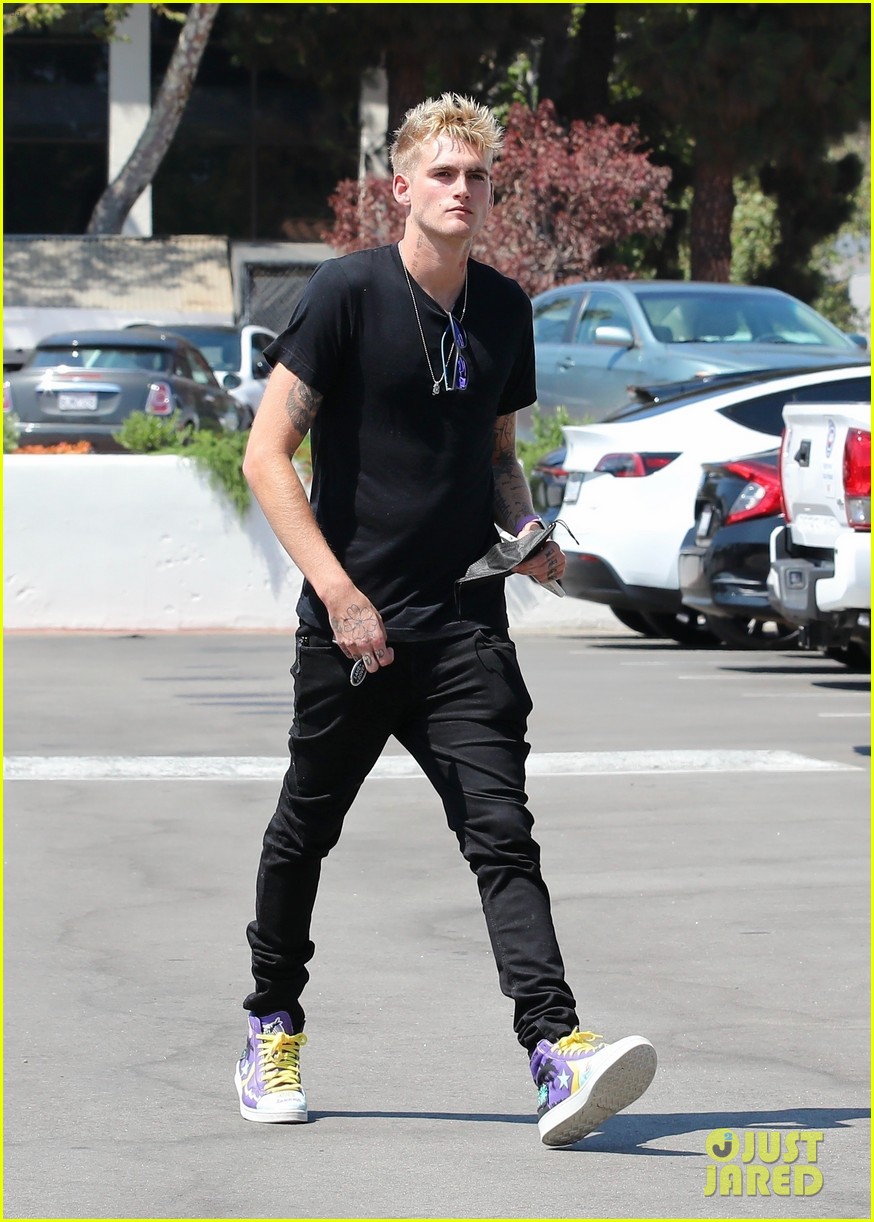 Presley Gerber Appears to Be Removing His 'Misunderstood' Face Tattoo ...
