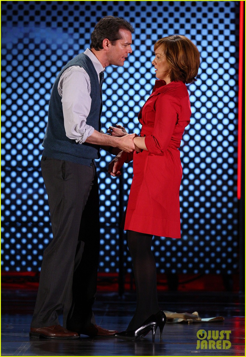 Broadway Star Alice Ripley Apologizes Amid Grooming Allegations, But ...