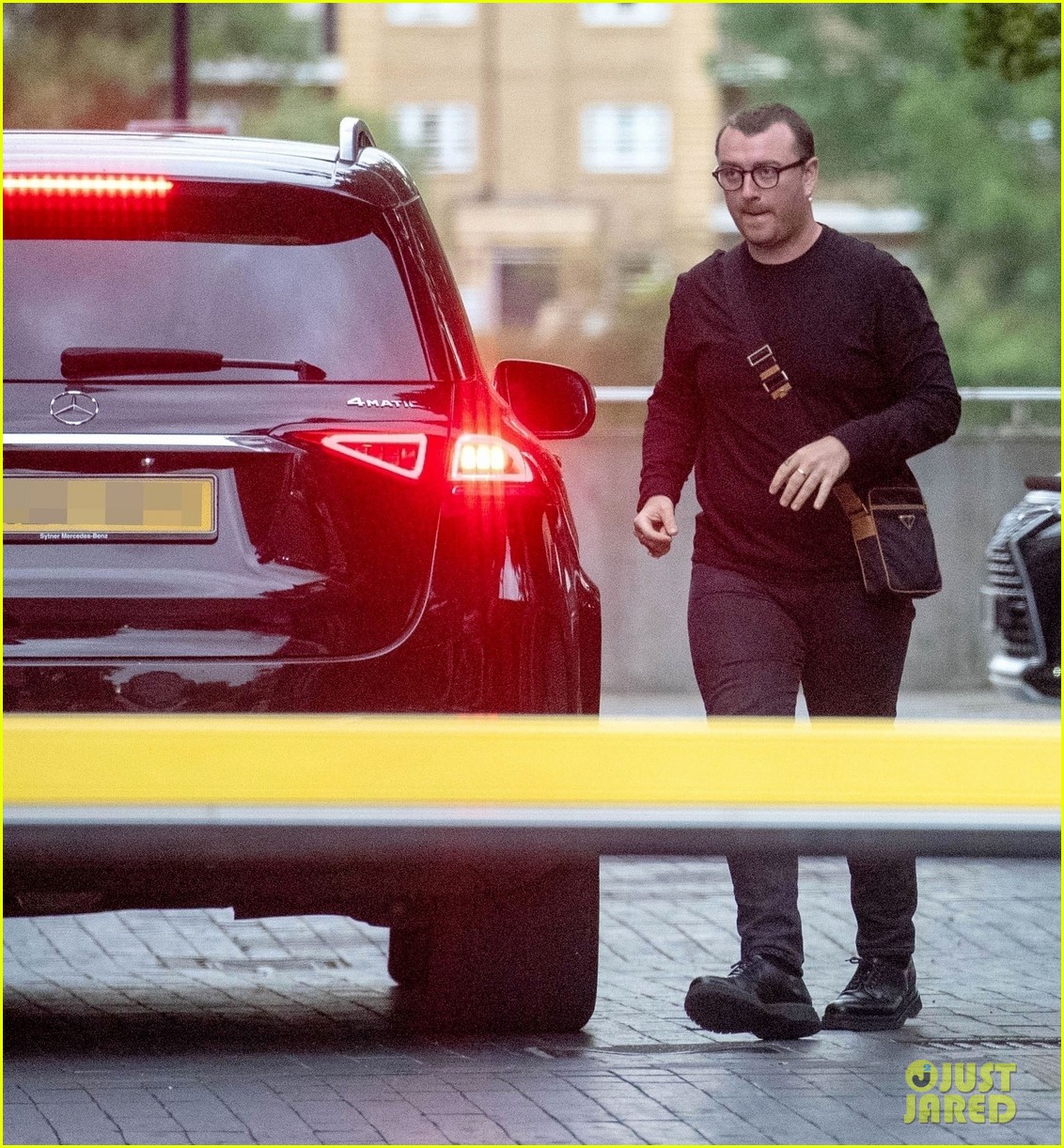 Sam Smith Meets Up with Friends for Dinner in London: Photo 4608334 ...