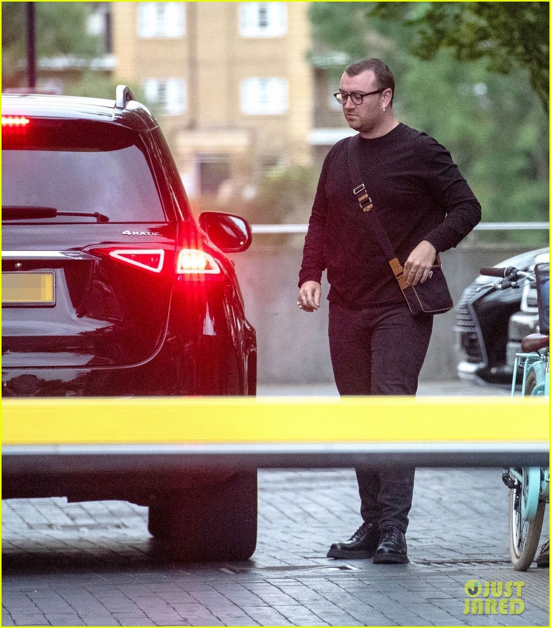 Sam Smith Meets Up with Friends for Dinner in London: Photo 4608338 ...
