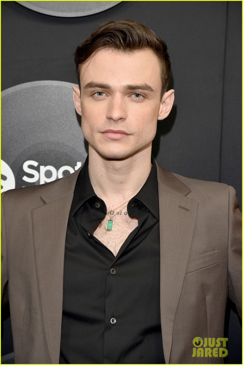 Thomas Doherty Opens Up About His Sexuality & Why He Doesn't Like ...