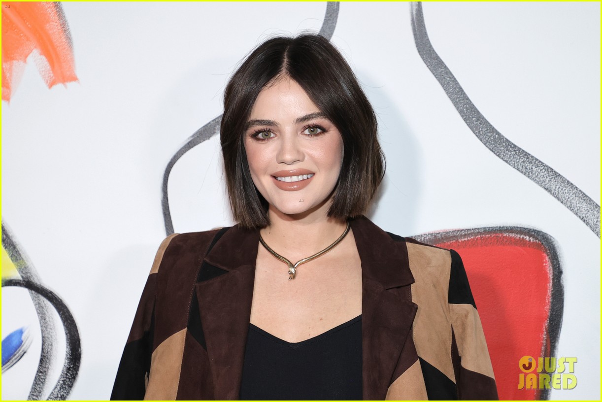 Cuba Gooding, Jr. Rips Off His Shirt at Alice & Olivia's Fashion Show ...